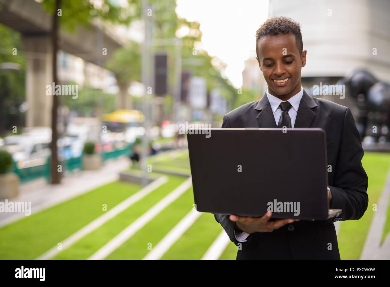 African american happy laptop hi-res stock photography and images - Alamy