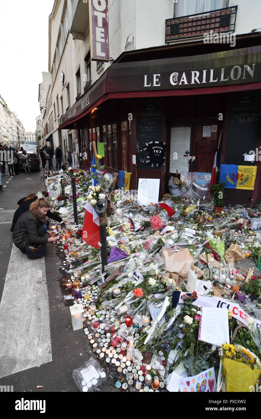 November 22, 2015 - Paris, France: People pay tribute to the victims of ...