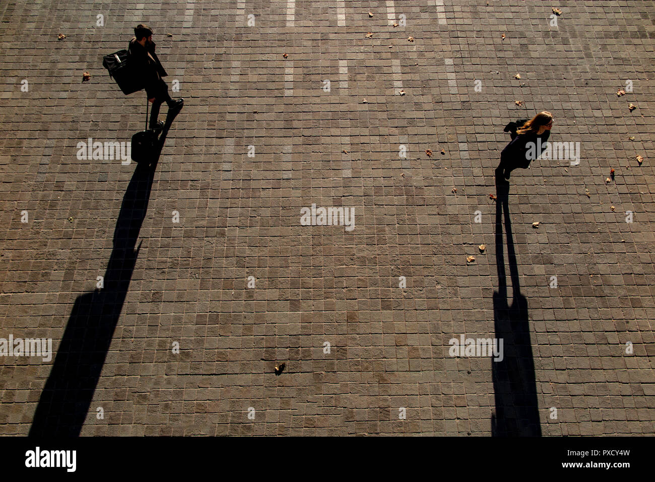 Long shadows cast two people hi-res stock photography and images - Alamy