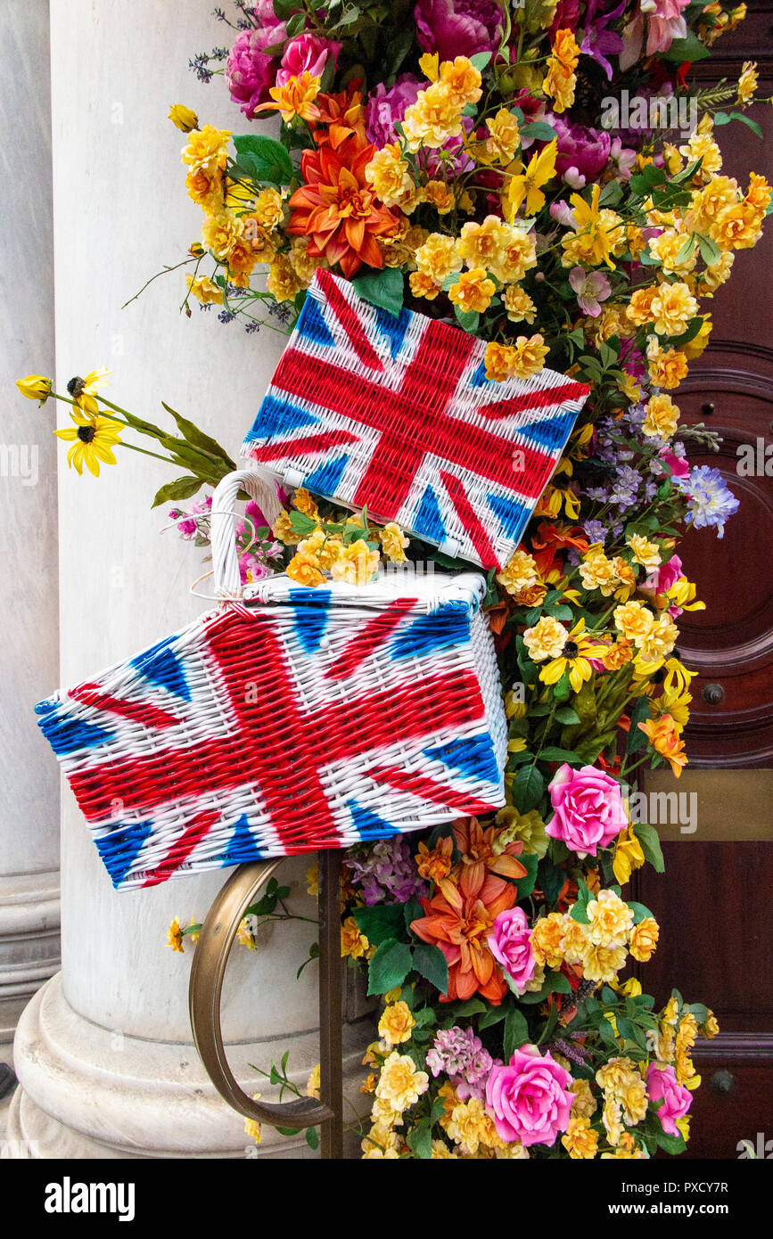 Red white blue flowers flag union jack hi-res stock photography and ...