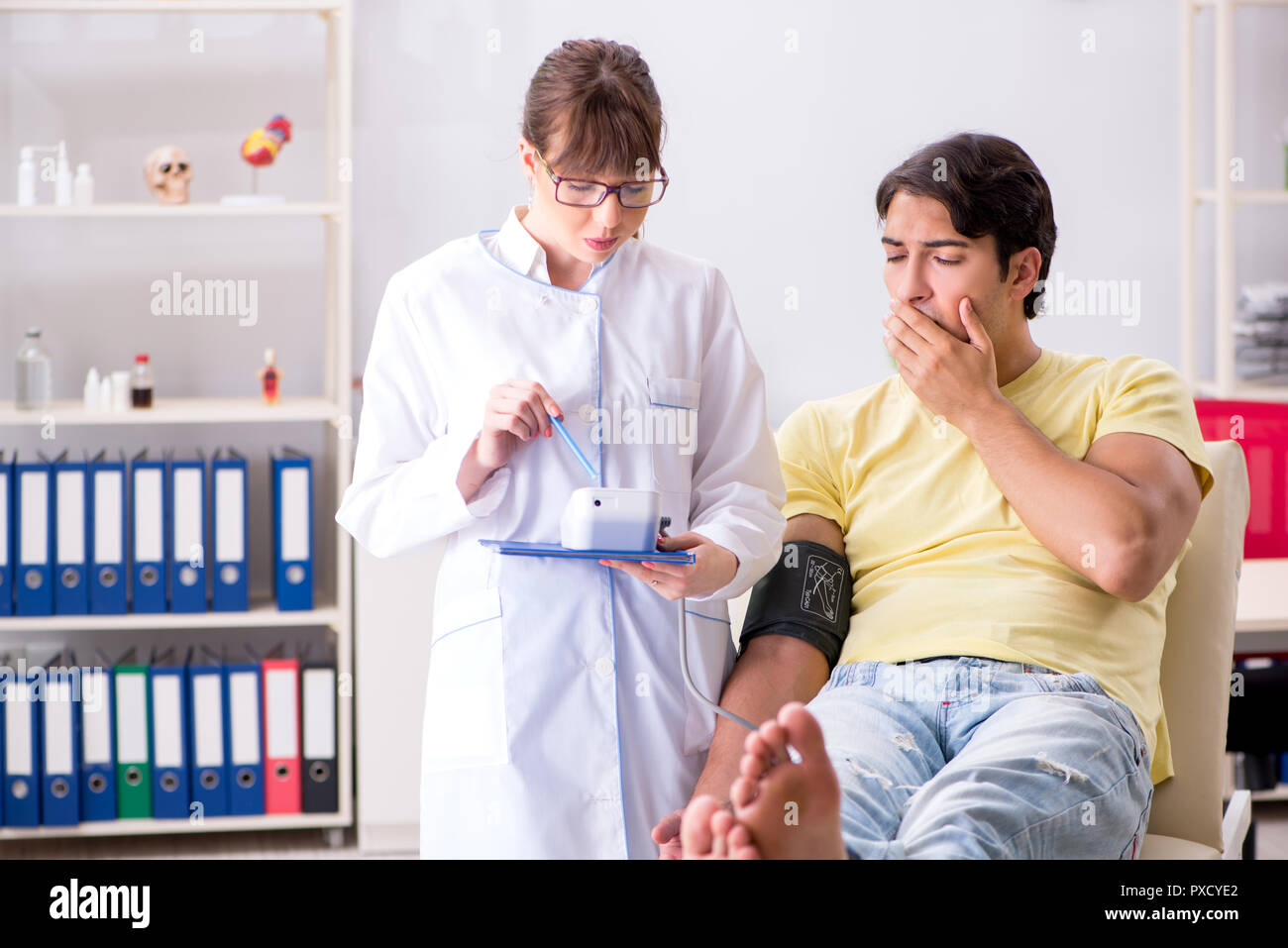 Patient yawning at doctor hi-res stock photography and images - Alamy