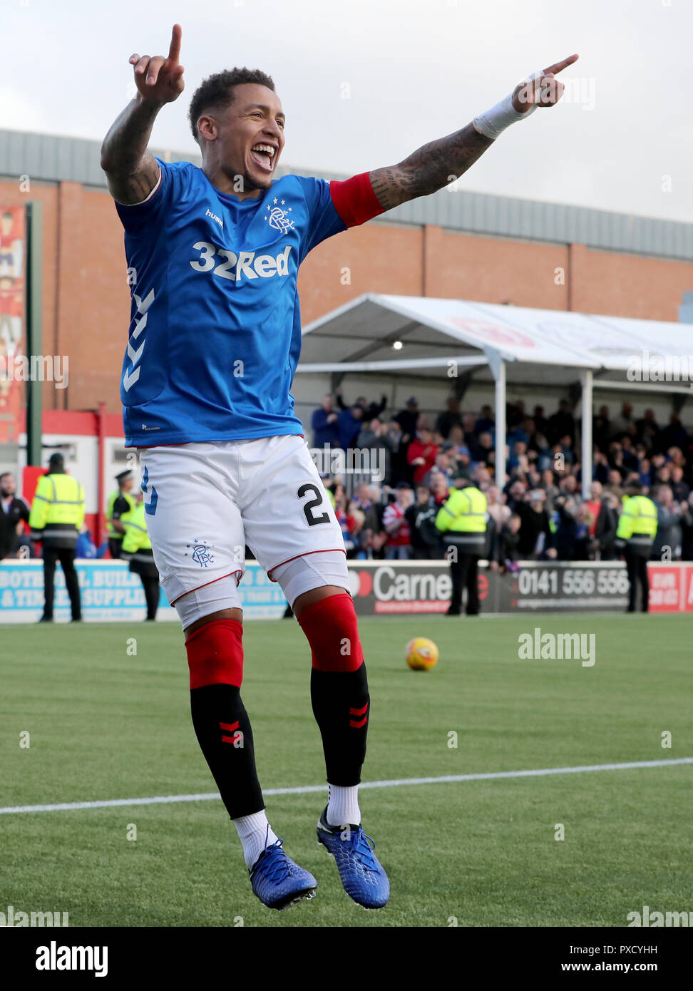 James tavernier rangers celebrates hi-res stock photography and images ...
