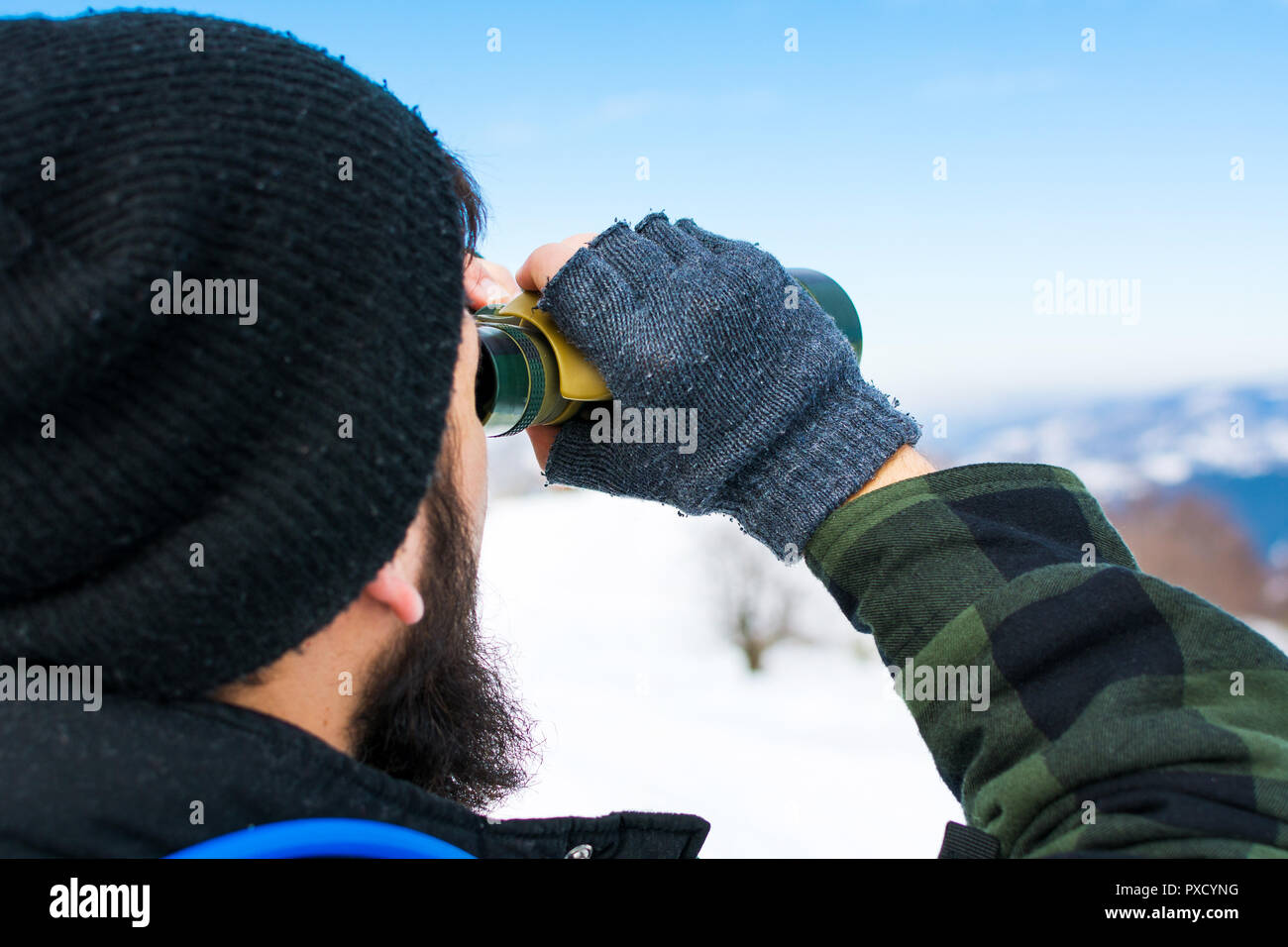 Man using binoculars hi-res stock photography and images - Alamy