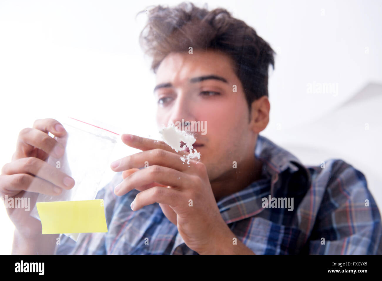 Drug addict sniffing cocaine narcotic Stock Photo - Alamy