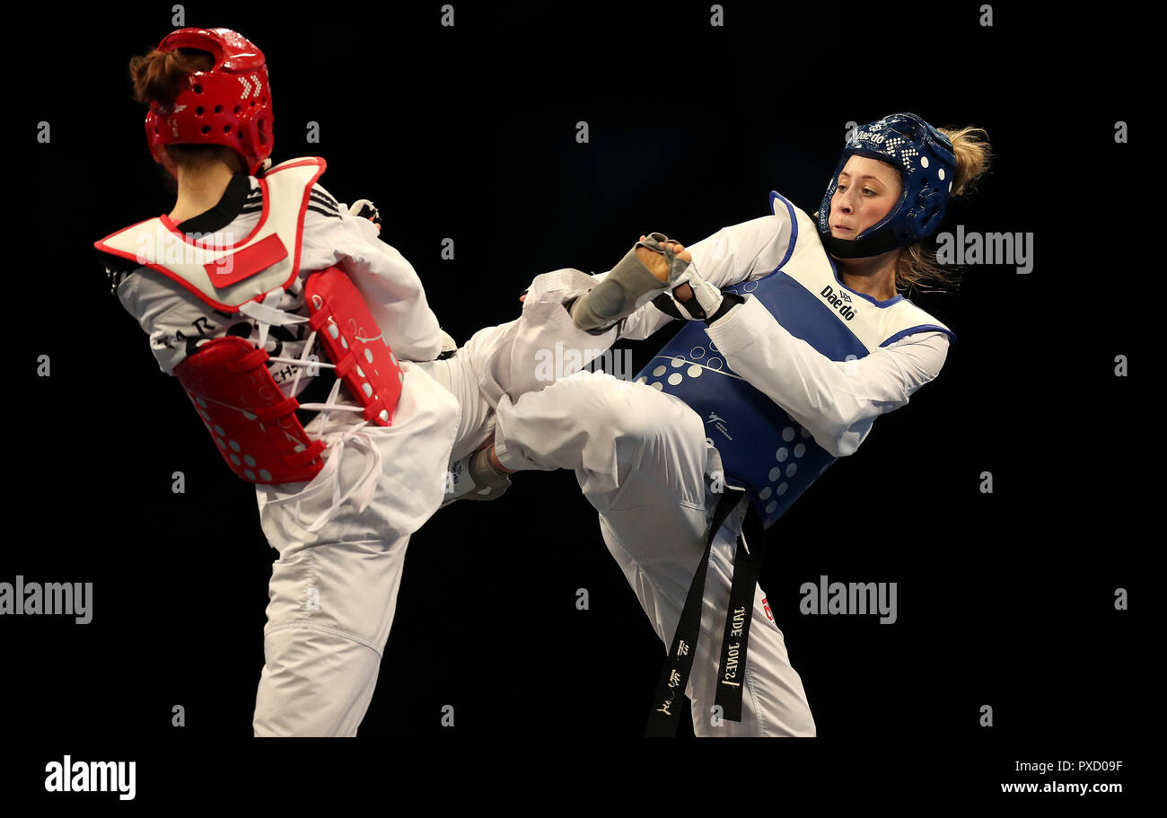 Great Britain's Jade Jones (right) on her way to winning her quarter ...