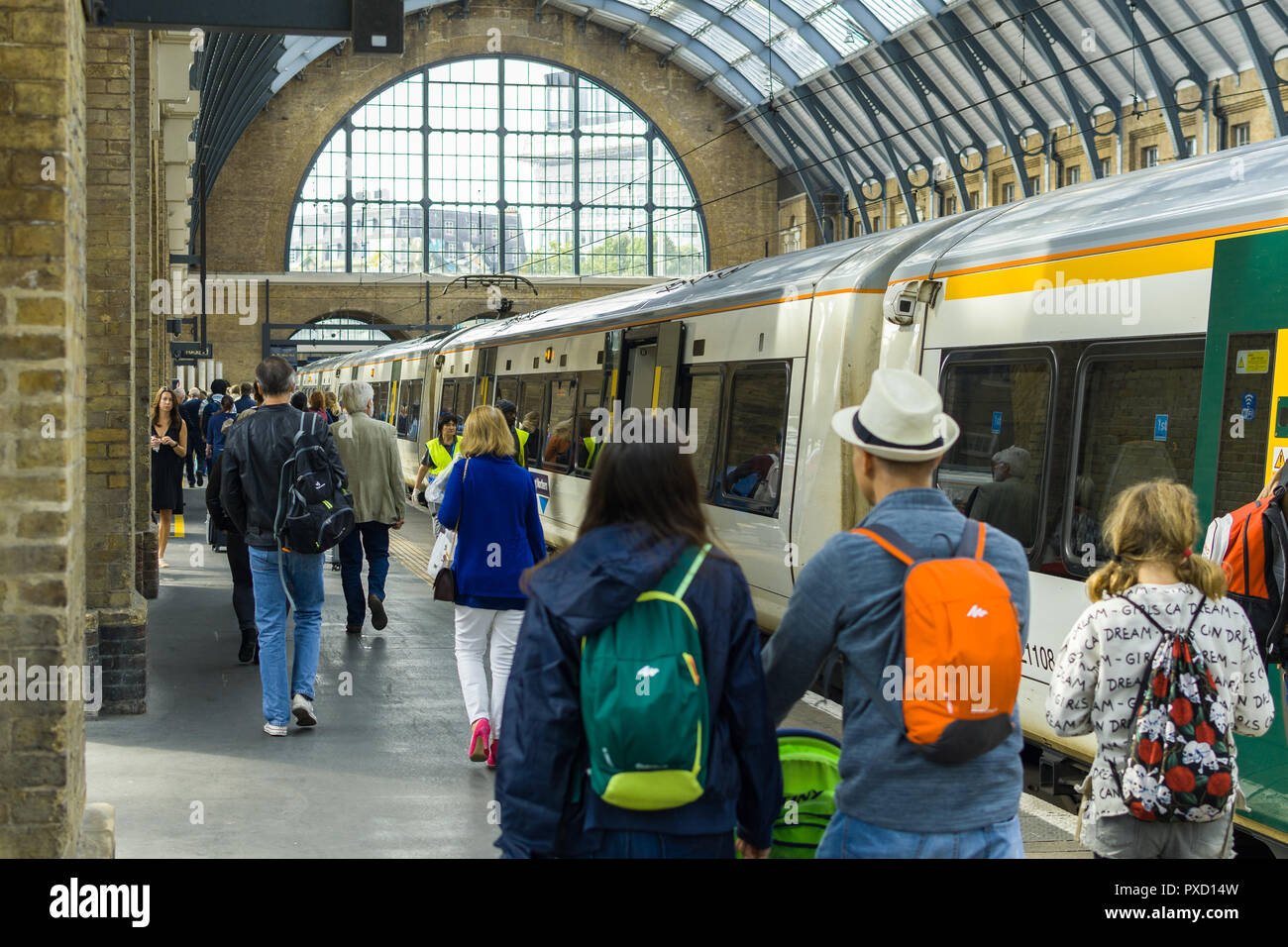 London kings cross train hi-res stock photography and images - Alamy