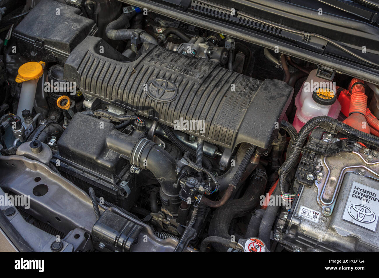 toyota yaris hybrid engine bay power plant Stock Photo - Alamy