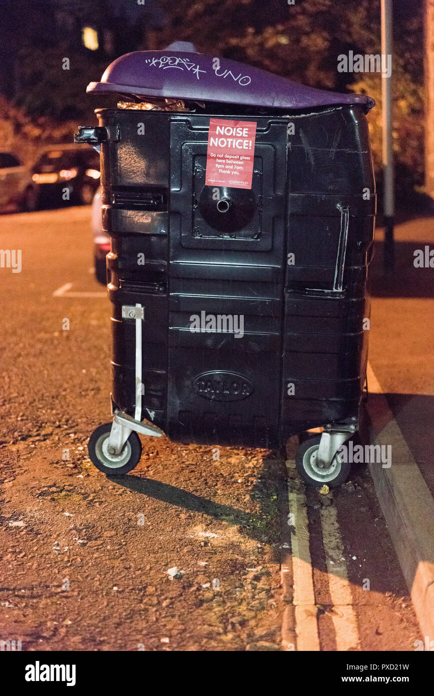 Wheelie bin vector hi-res stock photography and images - Alamy