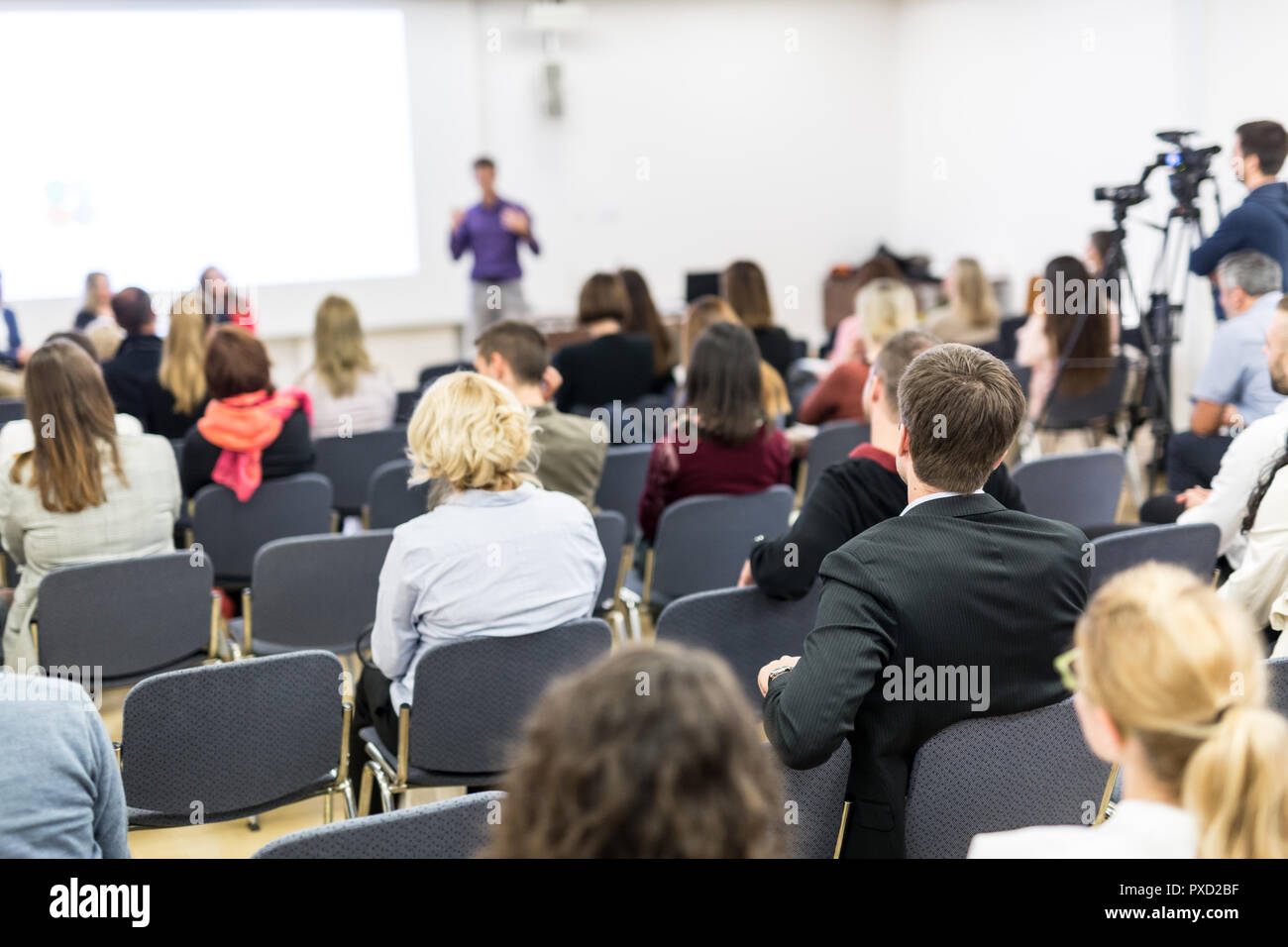 Interview round table hi-res stock photography and images - Alamy