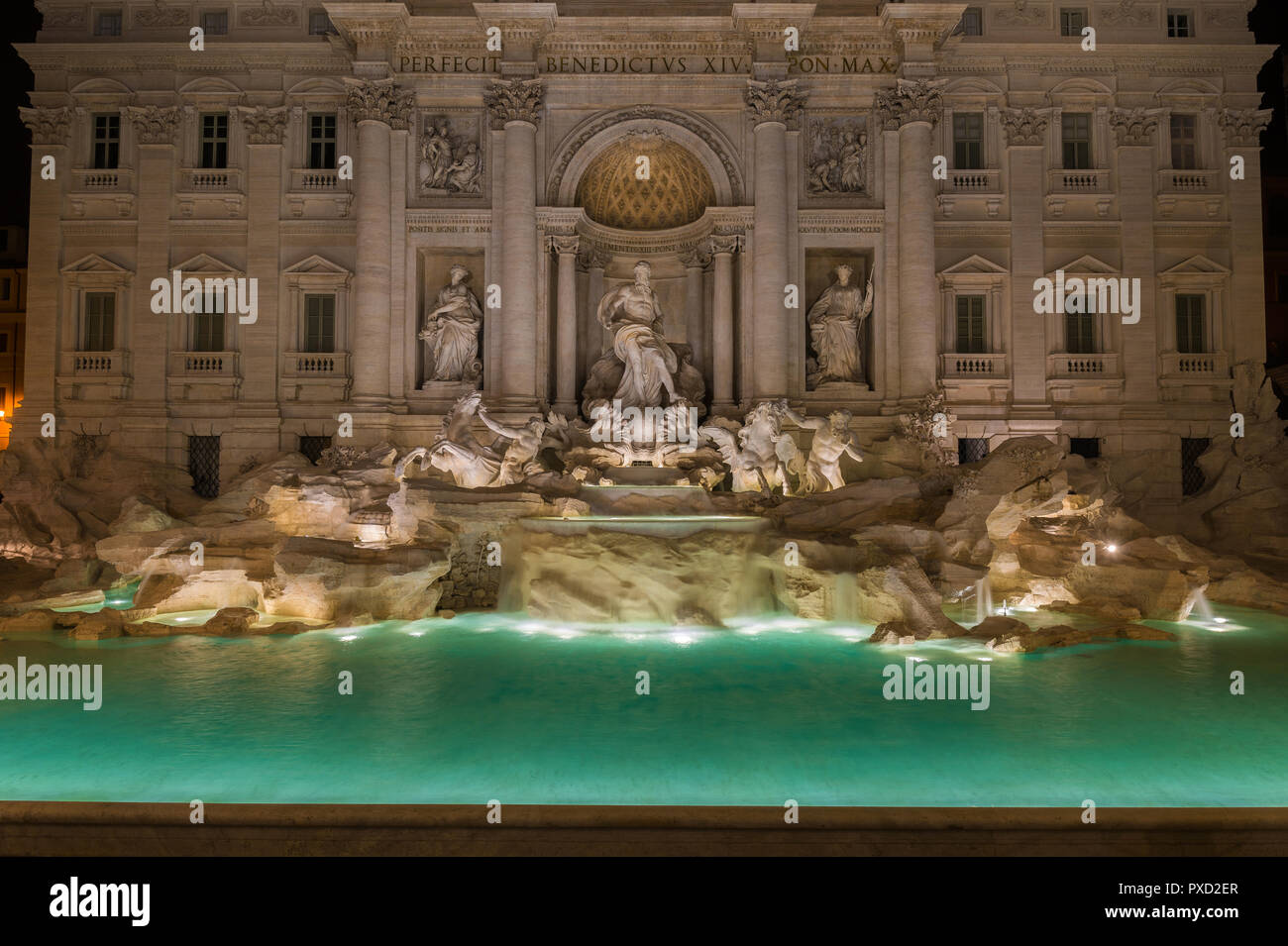 Sculpture sea god statue rome hi-res stock photography and images - Alamy