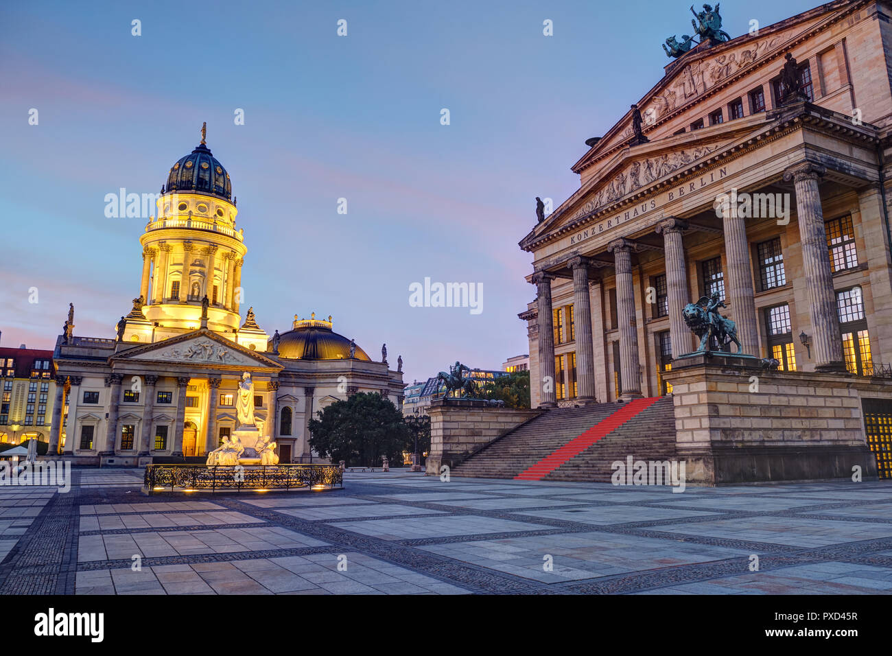 Square in berlin hi-res stock photography and images - Alamy