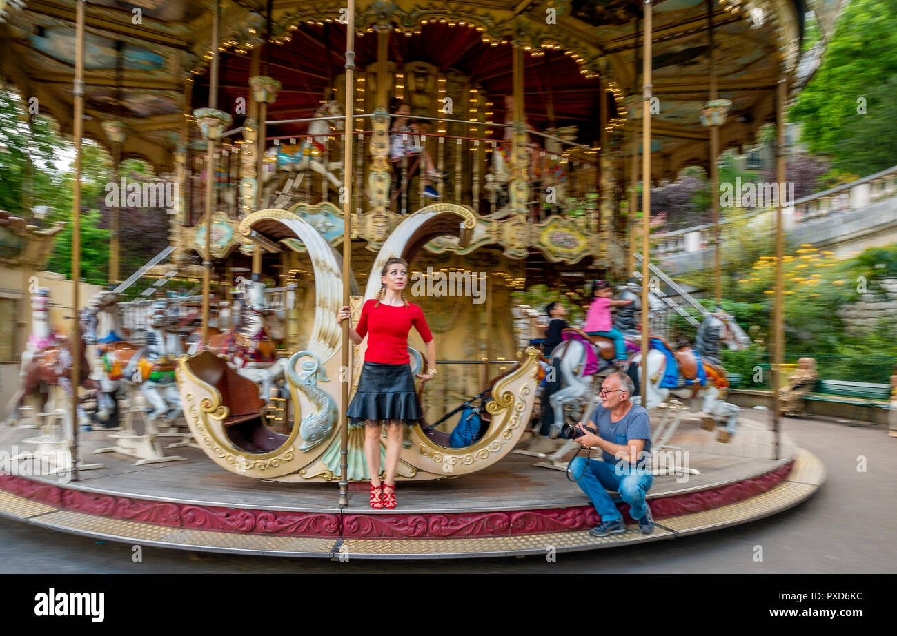 Paris, France - August 12, 2018 : Photographer using Carousel merry-go ...