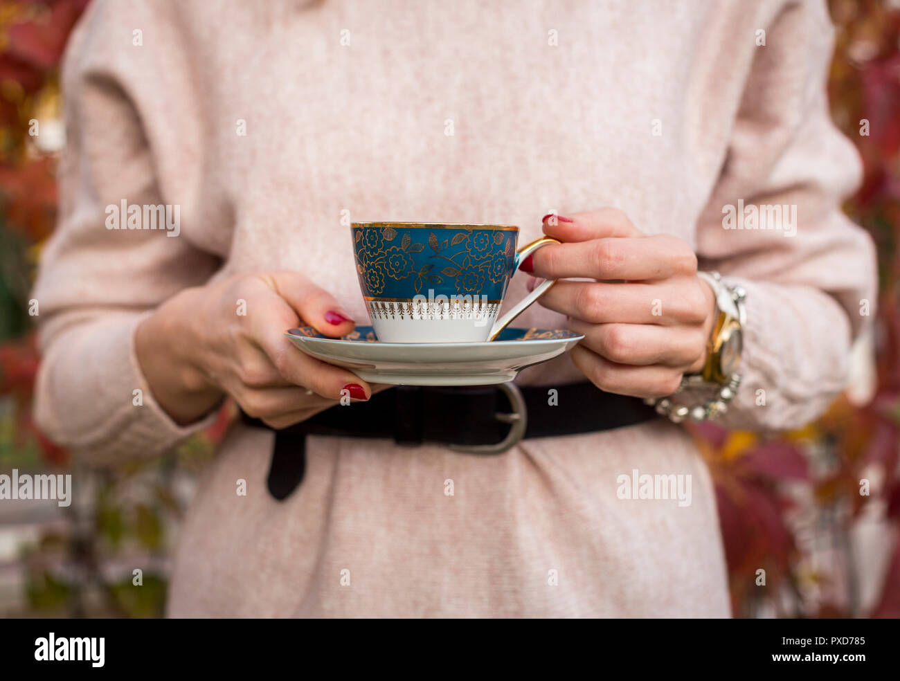 Hand tea hi-res stock photography and images - Alamy