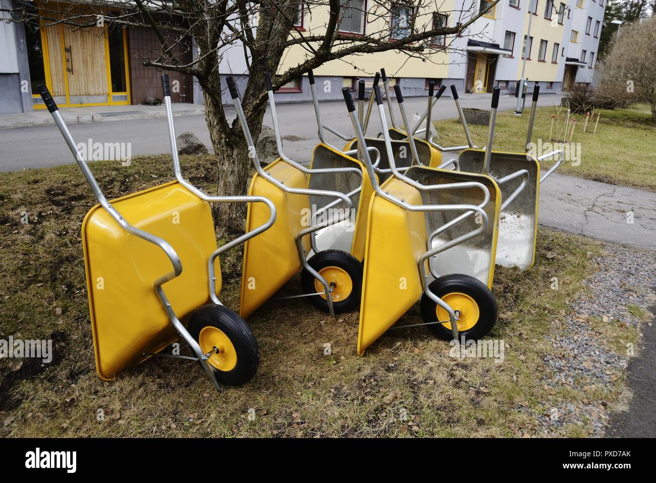 Empty lot garden hi-res stock photography and images - Alamy