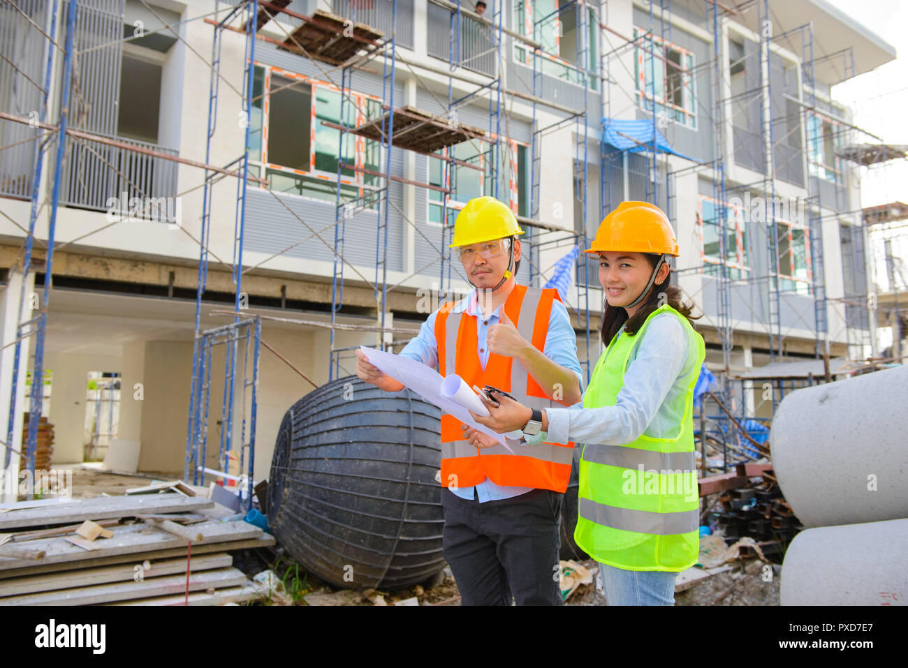 Engineers working together hi-res stock photography and images - Alamy