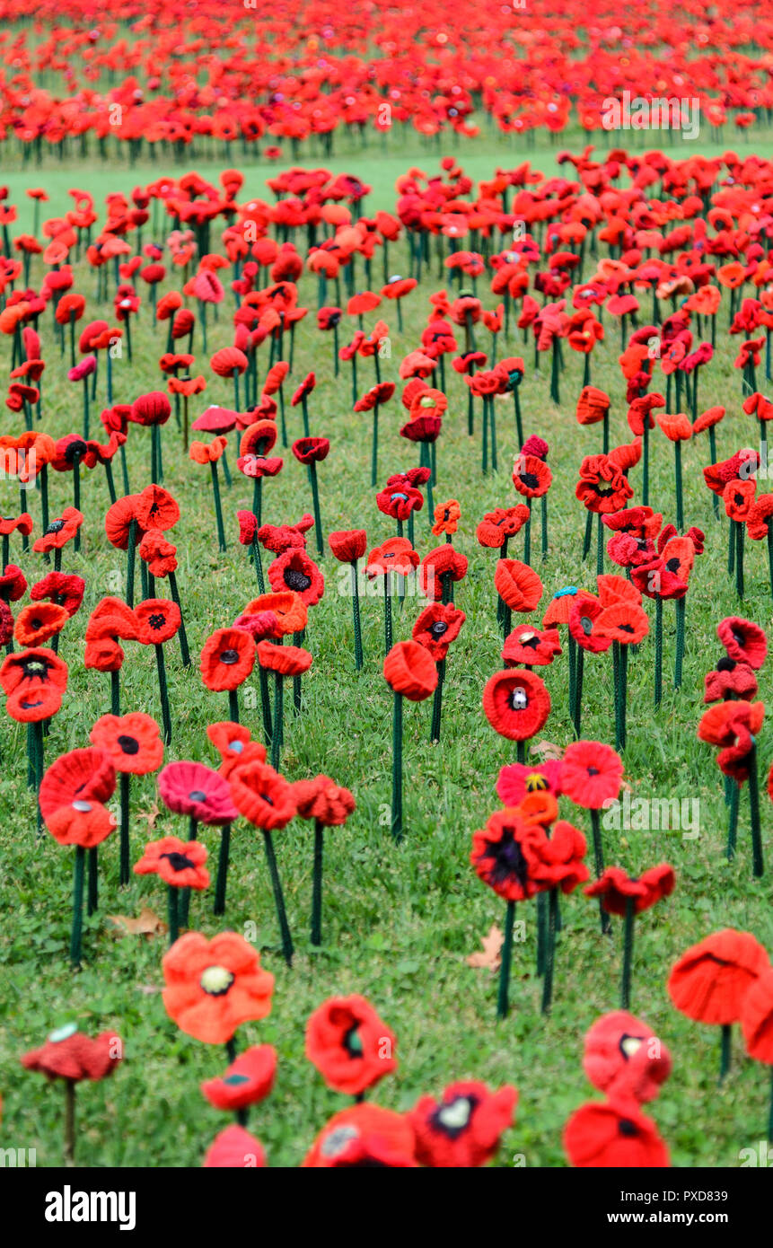 Hand Made Poppies at the Canberra War Memorial Stock Photo - Alamy