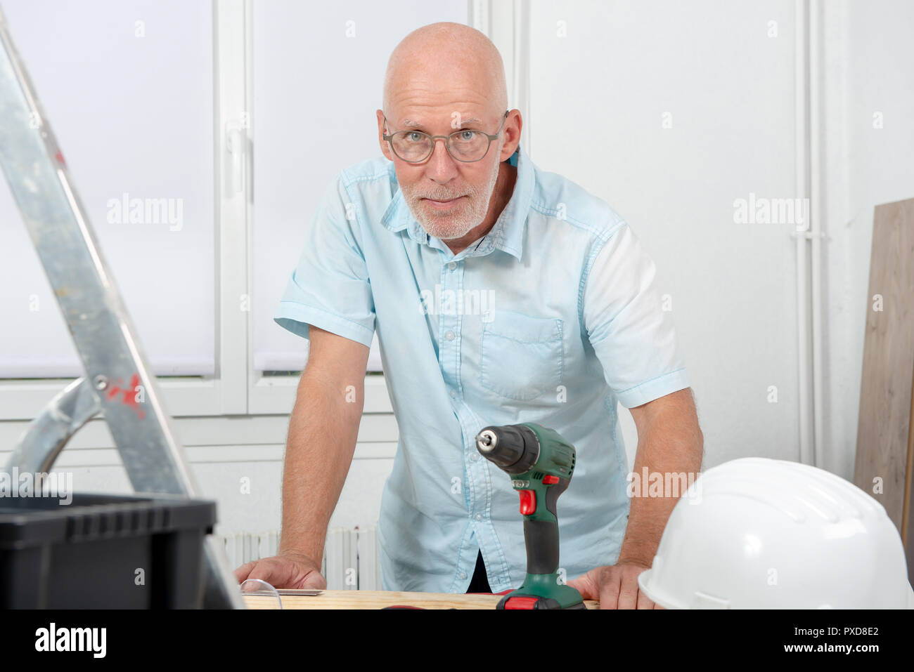 Handyman mature home improvement working hi-res stock photography and ...