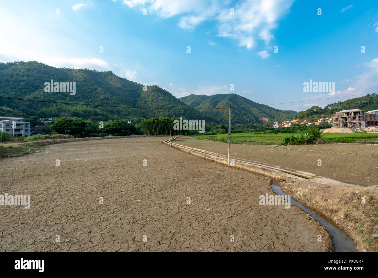 Empty fields after harvest hi-res stock photography and images - Alamy