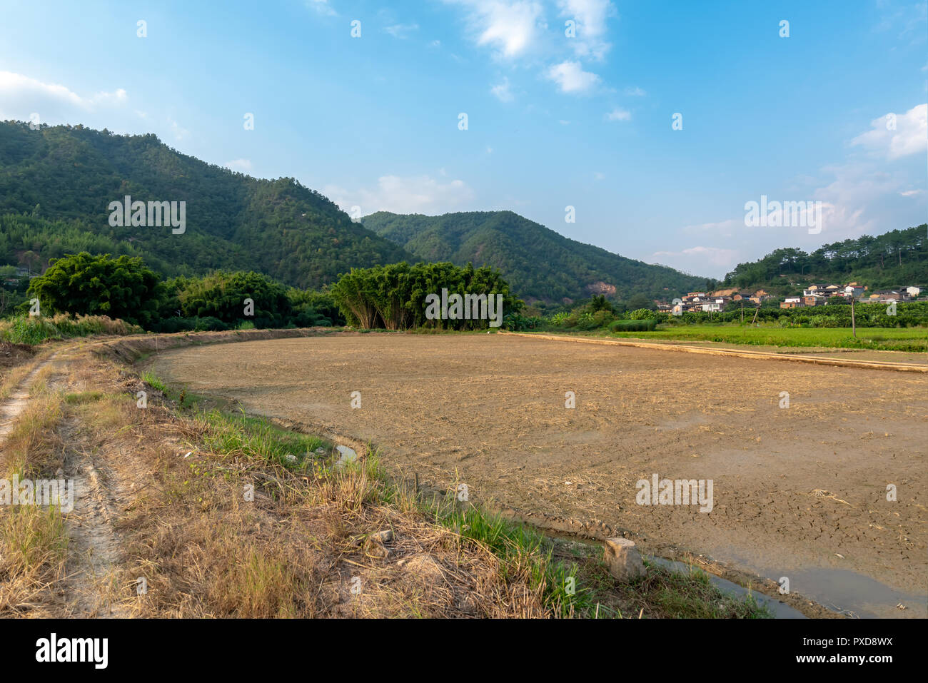 Empty fields after harvest hi-res stock photography and images - Alamy