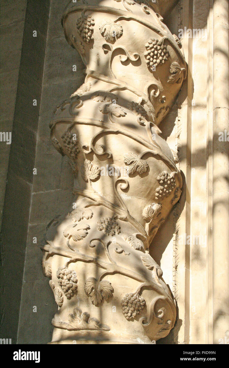 Sculpted columns of the cathedral of Syracuse, Italy Stock Photo - Alamy