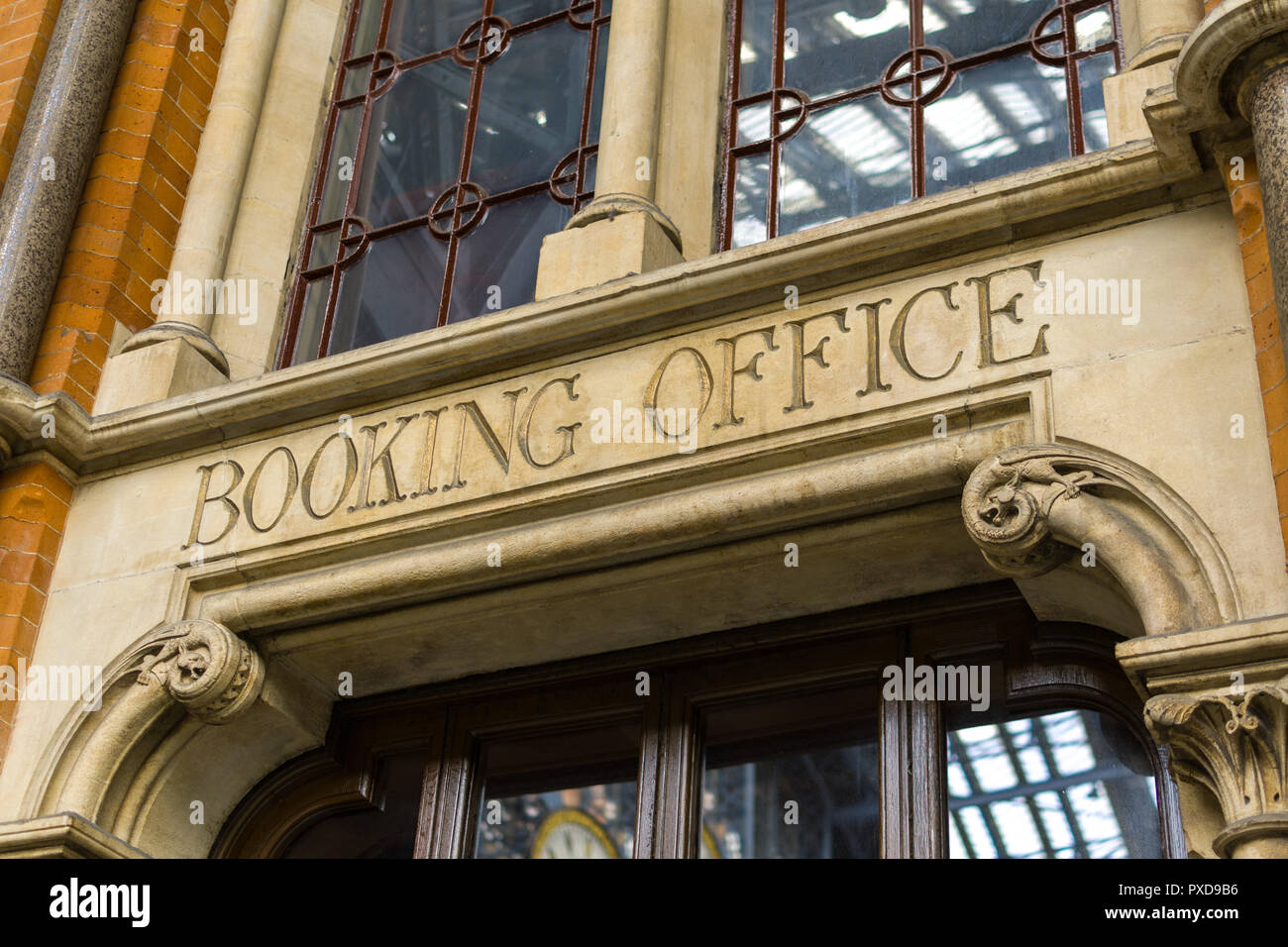 The booking office st pancras hi-res stock photography and images - Alamy