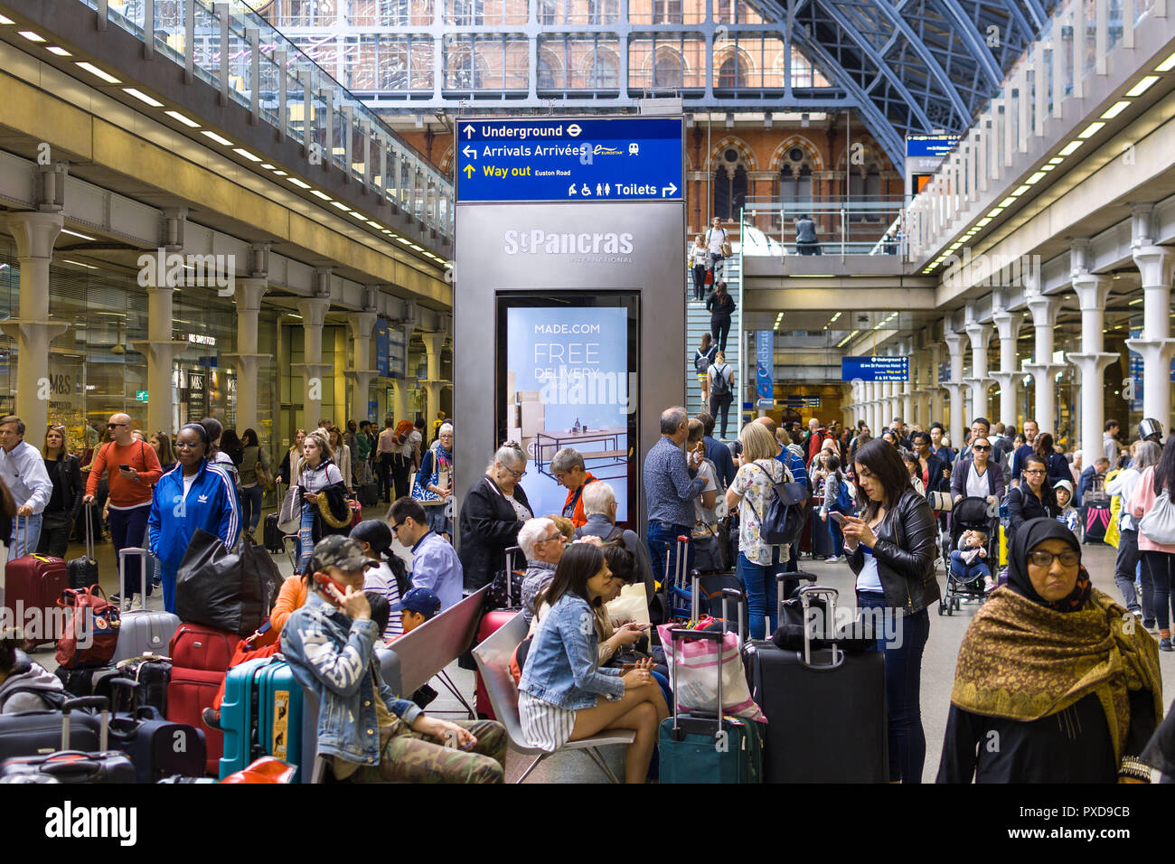 St pancras station interior london hi-res stock photography and images ...