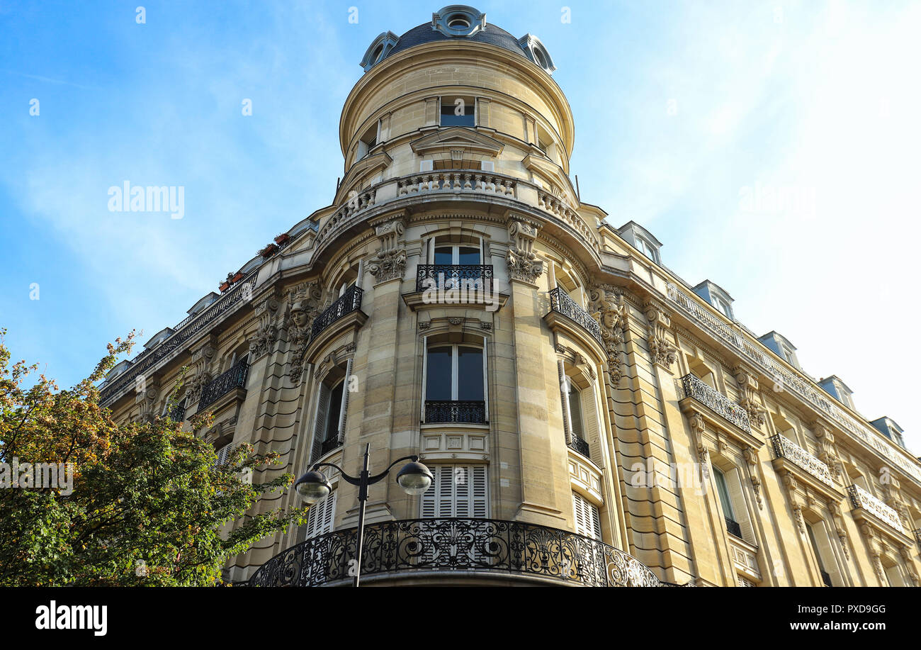 The traditional facade of Parisian building, France Stock Photo - Alamy