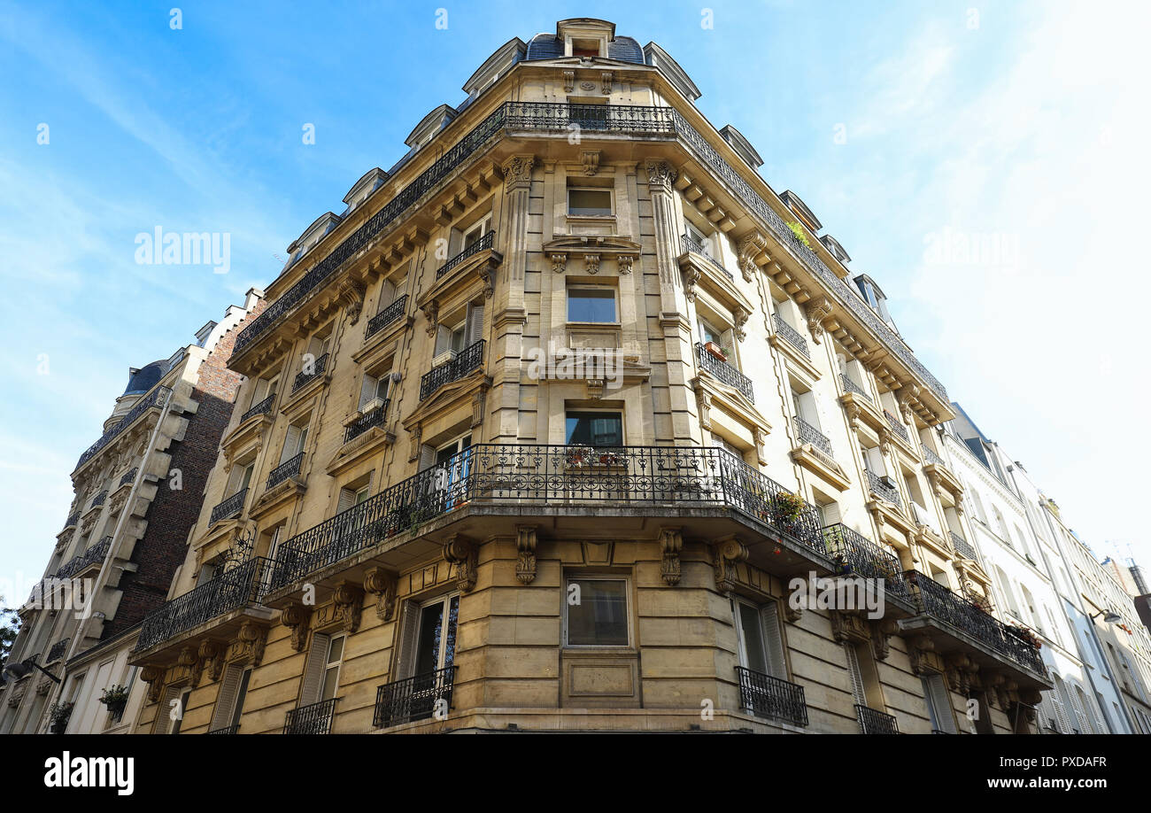 The traditional facade of Parisian building, France Stock Photo - Alamy