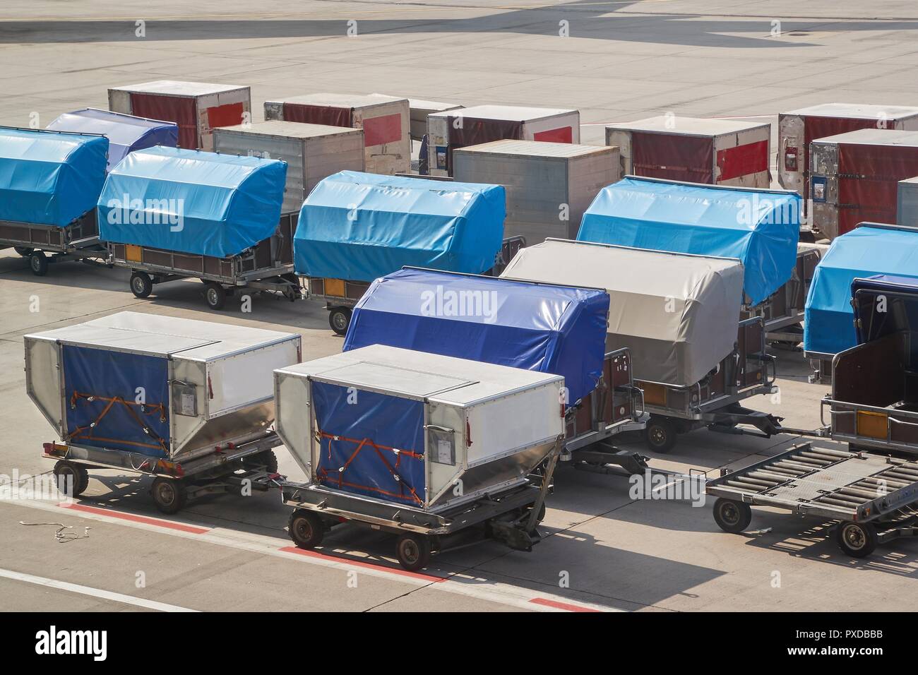 Air cargo containers hi-res stock photography and images - Alamy Air cargo containers hi-res stock photography and images - Alamy