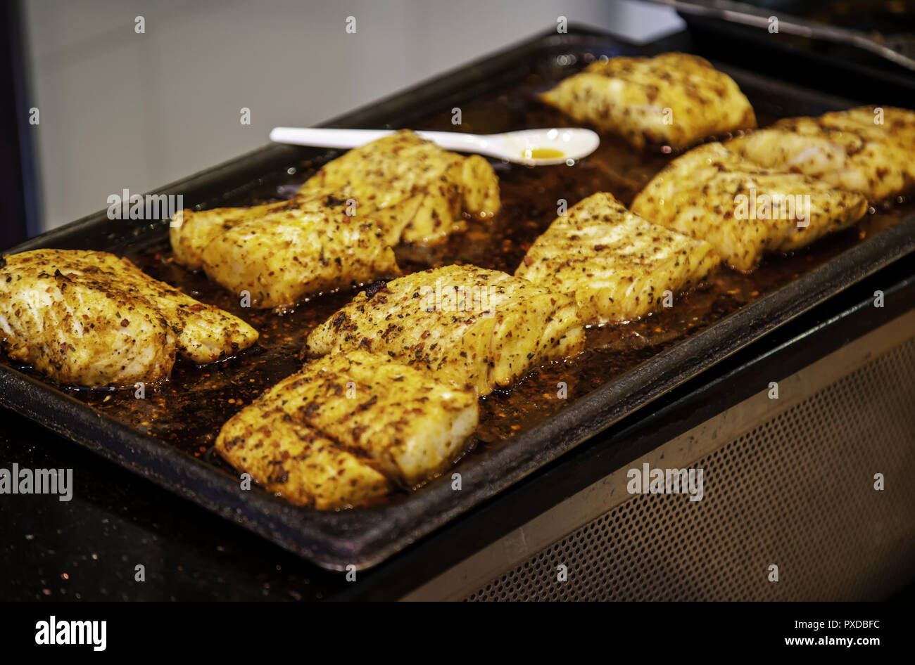 Deep fried fish chunks hi-res stock photography and images - Alamy