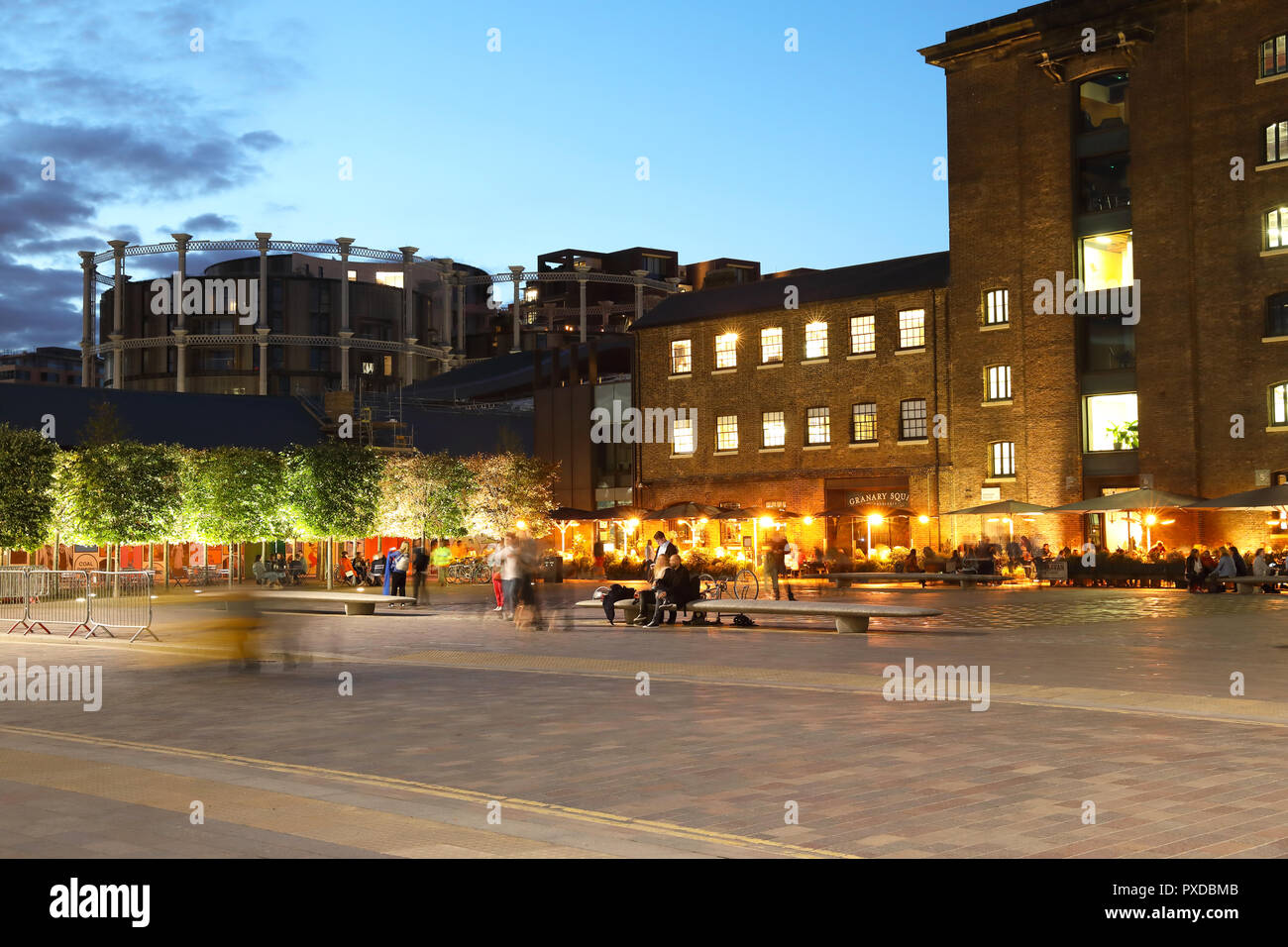 Granary square kings cross evening hi-res stock photography and images ...