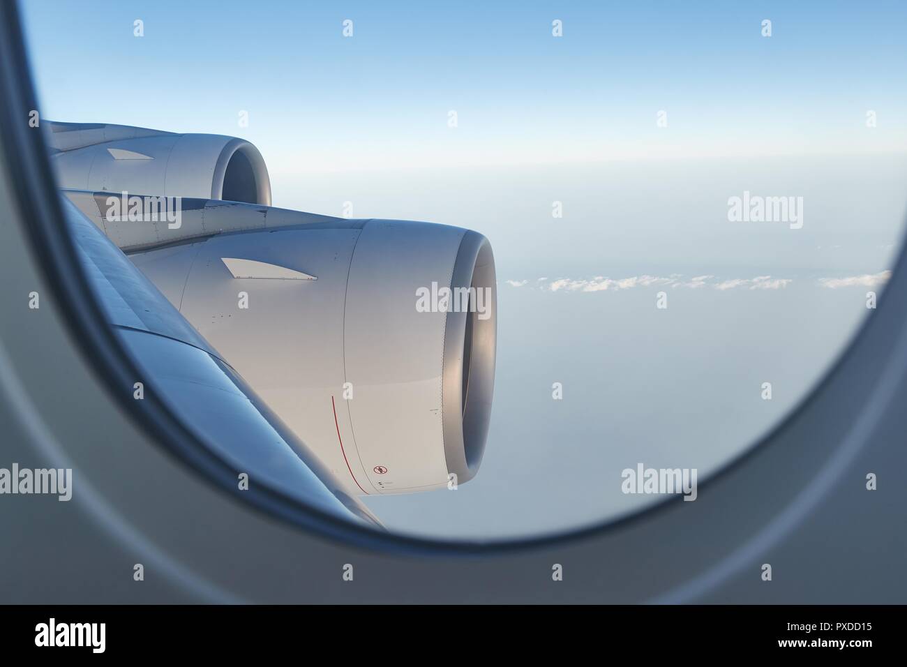 Flying on plane wing hi-res stock photography and images - Alamy