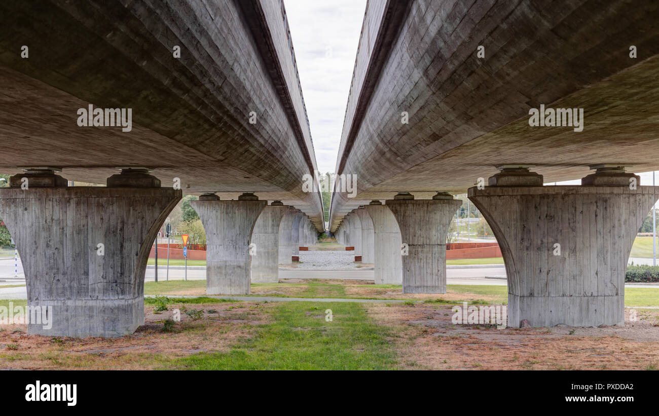 Bridge with concrete pillars hi-res stock photography and images - Alamy