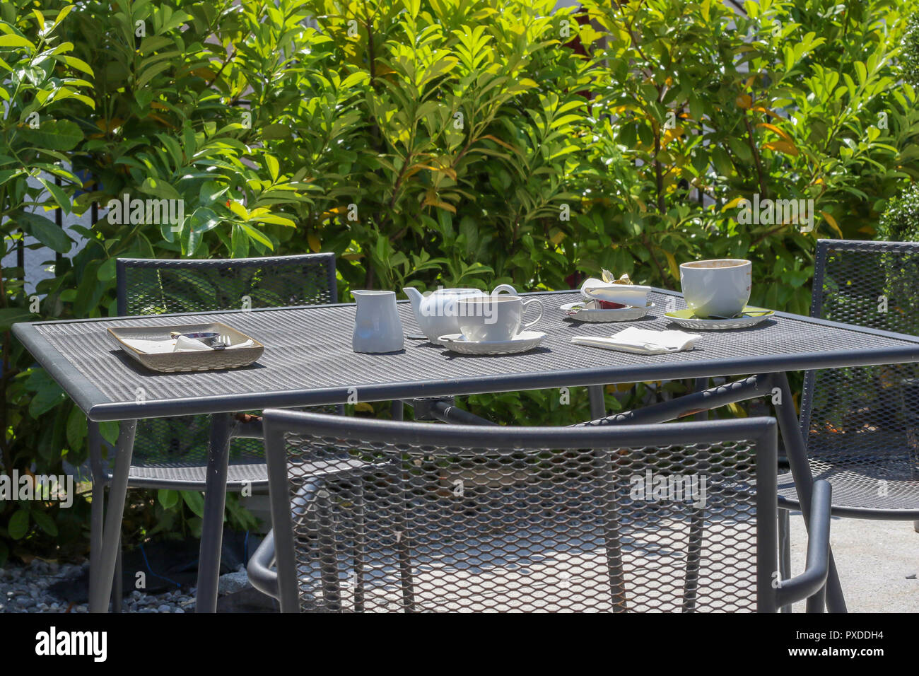 Waiting to be cleared cleaned hi-res stock photography and images - Alamy