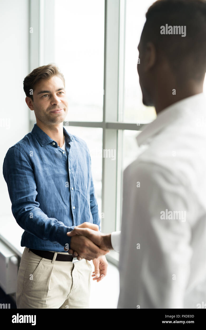 Handshake unity hi-res stock photography and images - Alamy