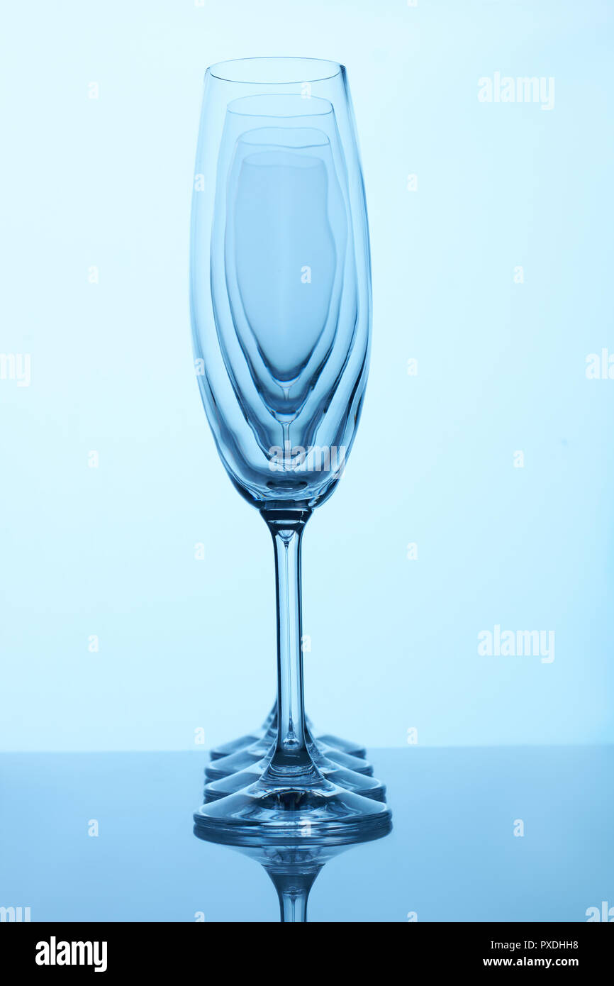 Cups in a row hi-res stock photography and images - Alamy