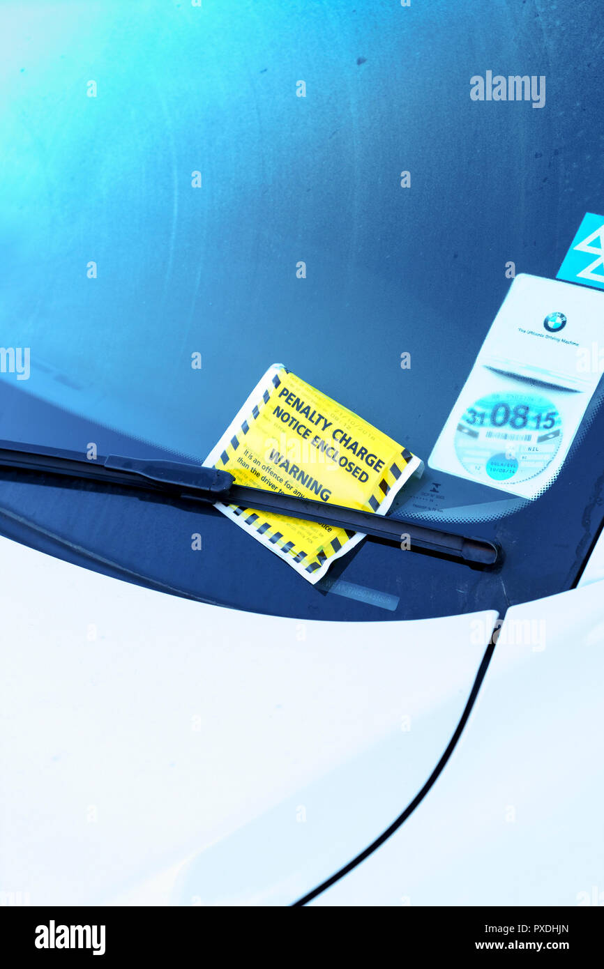 Tax disc on car windscreen hi-res stock photography and images - Alamy