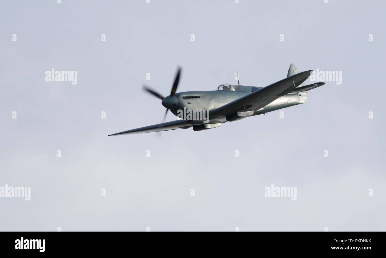 Supermarine Spitfire PRXI PL983 (G-PRXI) flying at Shuttleworth Race ...