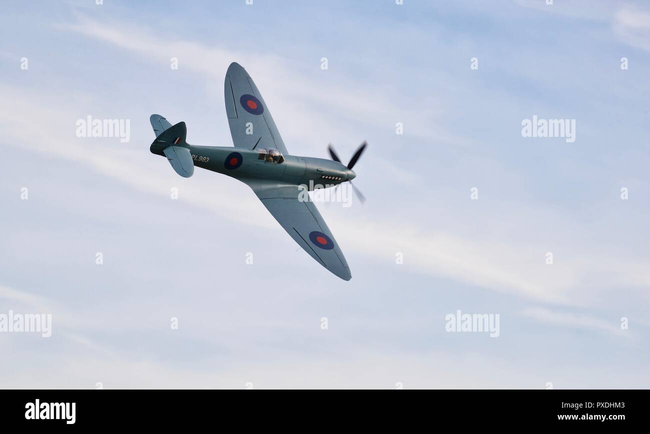 Supermarine Spitfire PRXI PL983 (G-PRXI) flying at Shuttleworth Race ...