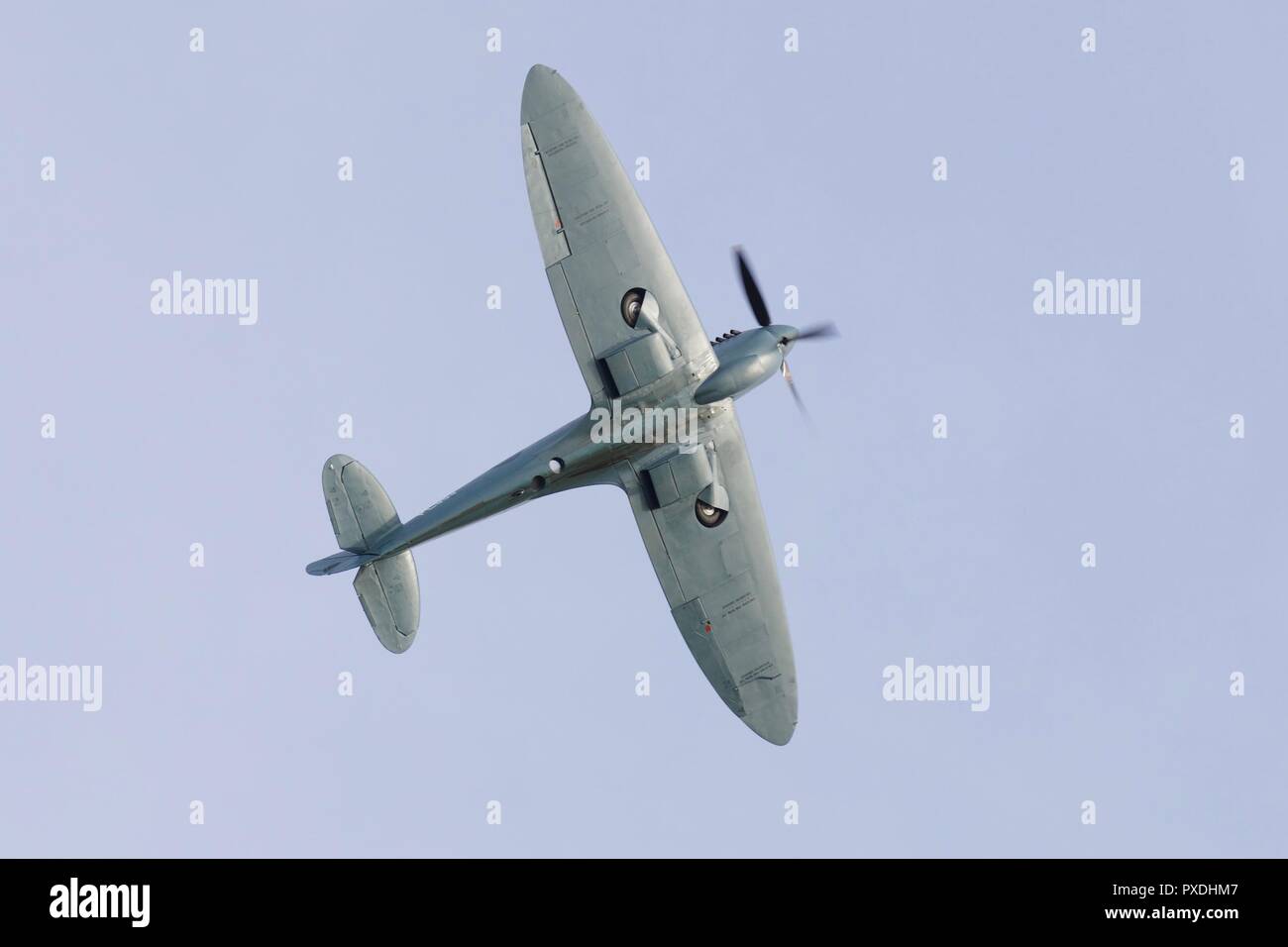 Supermarine Spitfire PRXI PL983 (G-PRXI) flying at Shuttleworth Race ...