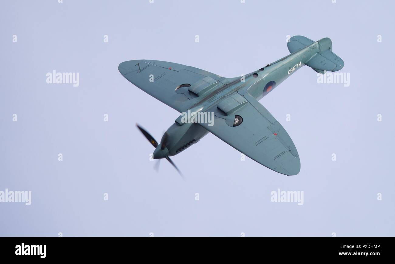 Supermarine Spitfire PRXI PL983 (G-PRXI) flying at Shuttleworth Race ...