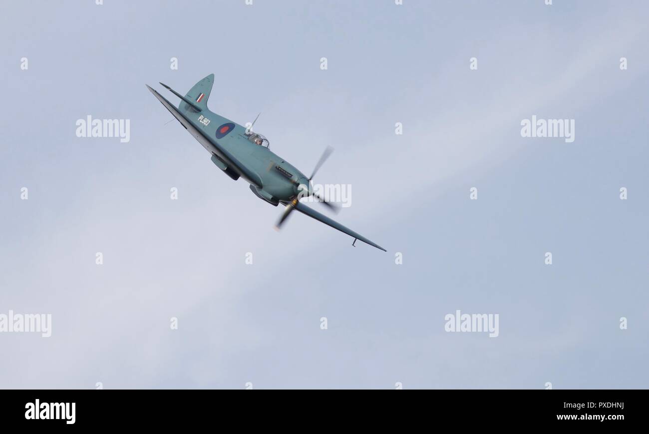 Supermarine Spitfire PRXI PL983 (G-PRXI) flying at Shuttleworth Race ...