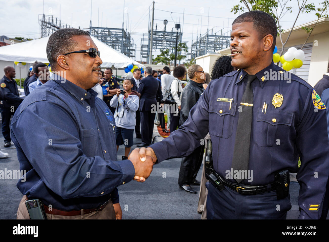 Black People Shake Hands High Resolution Stock Photography and Images ...