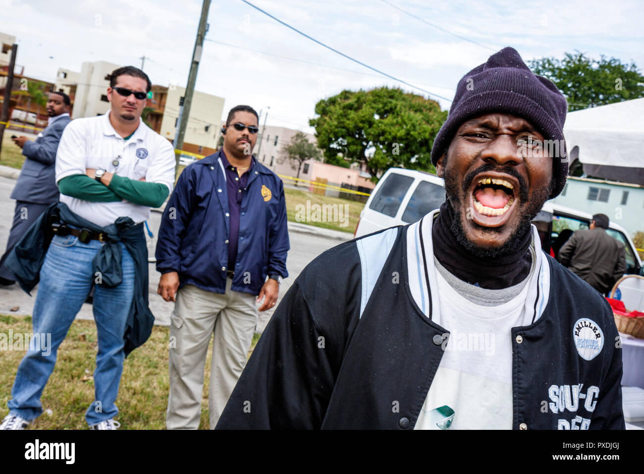 Angry people shouting hi-res stock photography and images - Alamy