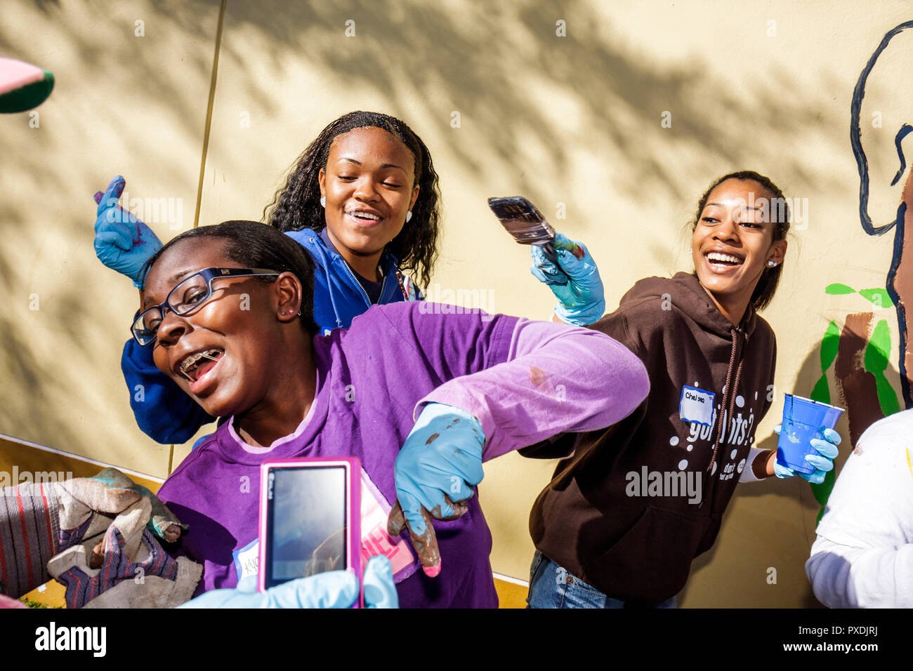 American kids in public housing hi-res stock photography and images - Alamy