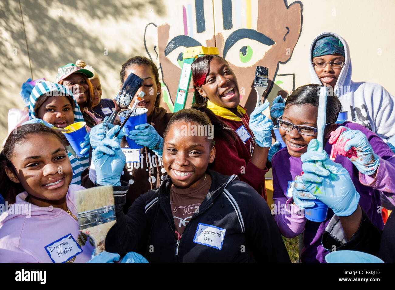 American kids in public housing hi-res stock photography and images - Alamy