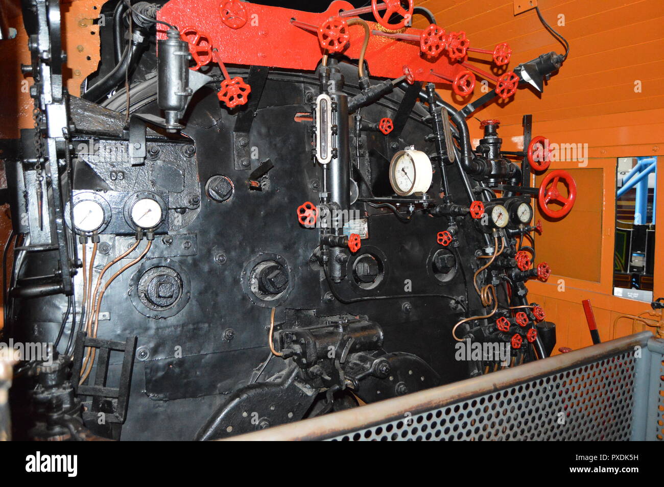 Engine controls hi-res stock photography and images - Alamy