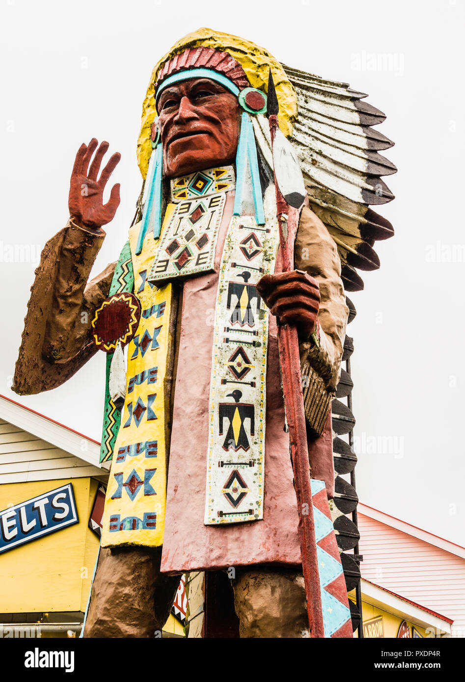 Mohawk trail indian statue hi-res stock photography and images - Alamy