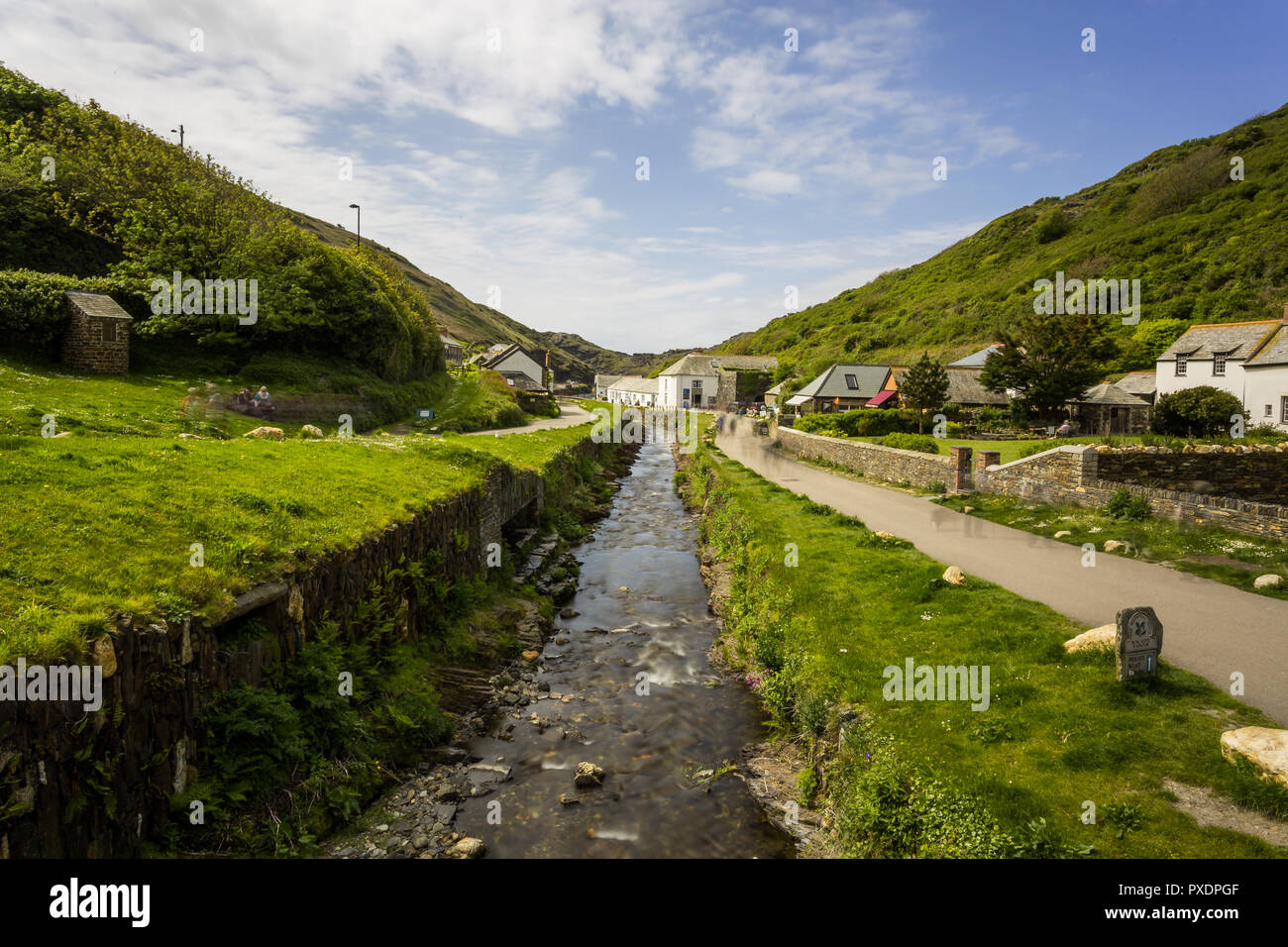 River running through middle of Boscastle harbour village in Boscastle ...