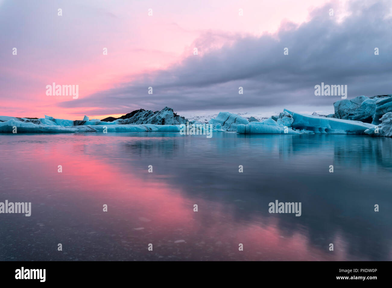 Water and ice and large glass hi-res stock photography and images - Alamy